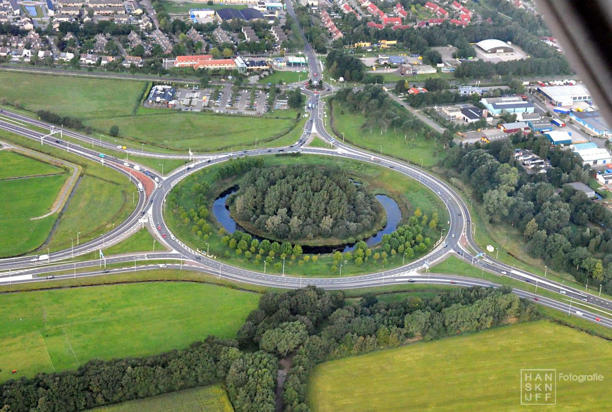 Now if I could only get my train roundabouts to be this smooth : r/factorio